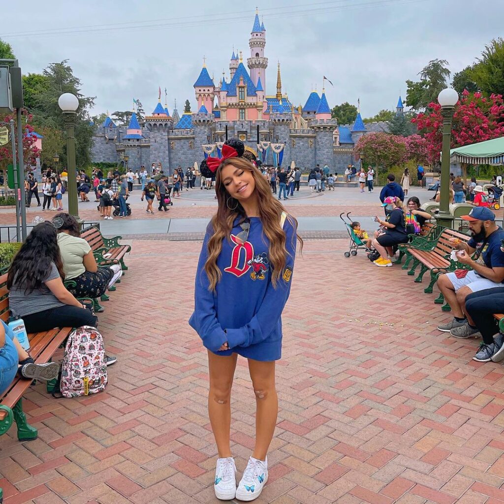 13+ Best Disneyland Outfit Ideas For Comfort and Style